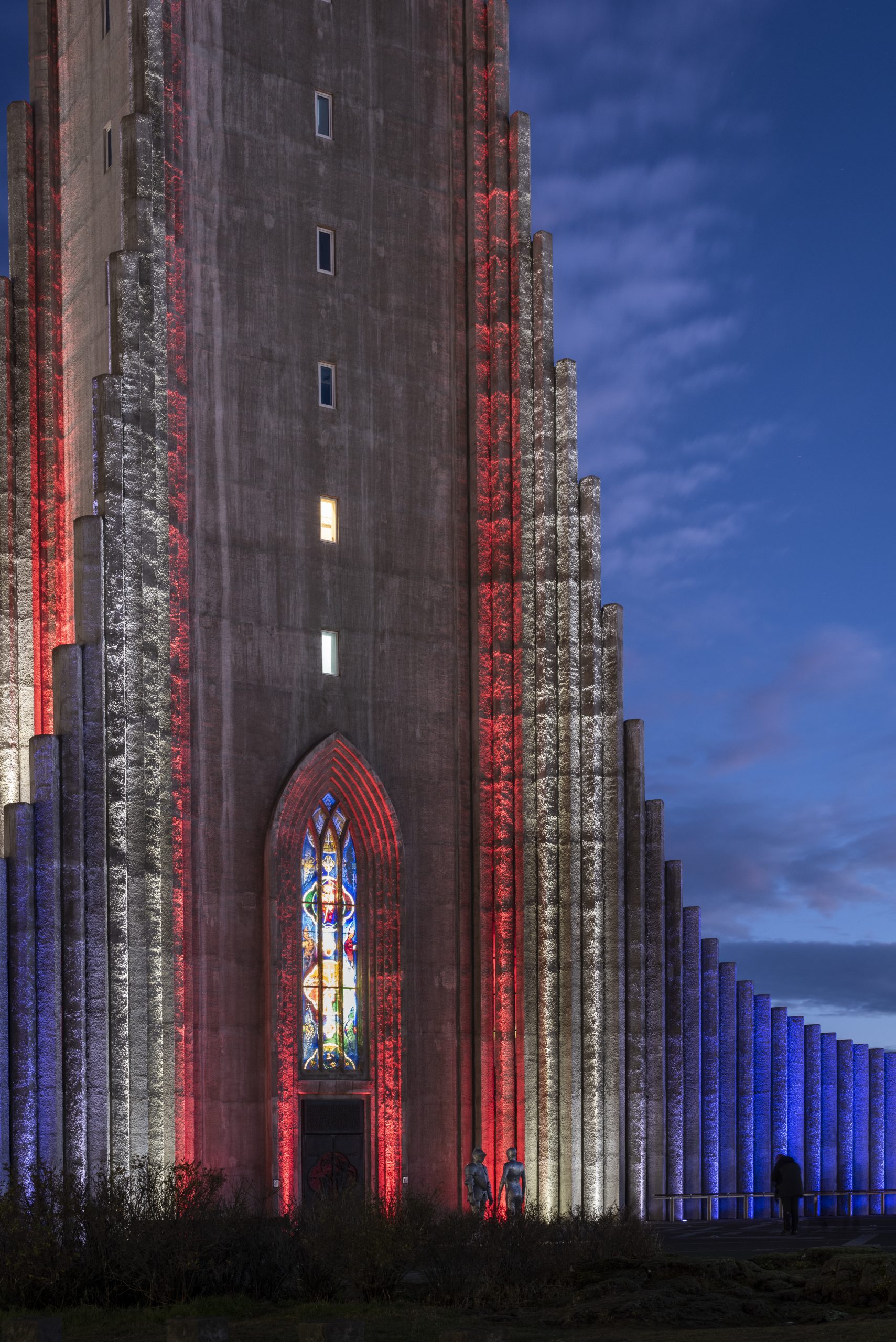 Pharos Illuminates Striking Façade at Hallgrímskirkja - Lighting Design ...