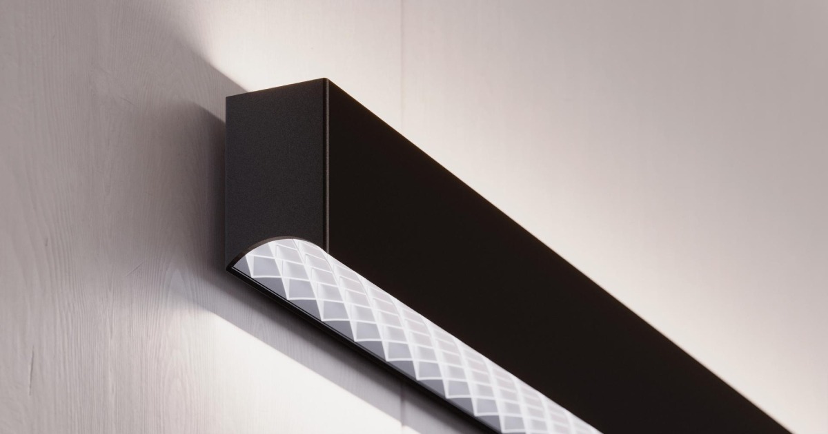 LE LOUVRE: Striking New Beta-Calco Continuous Wall Luminaire